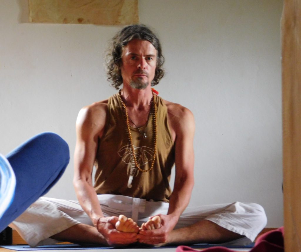 Asturias Yoga Instructor Simon Loughlin – Asturias Yoga